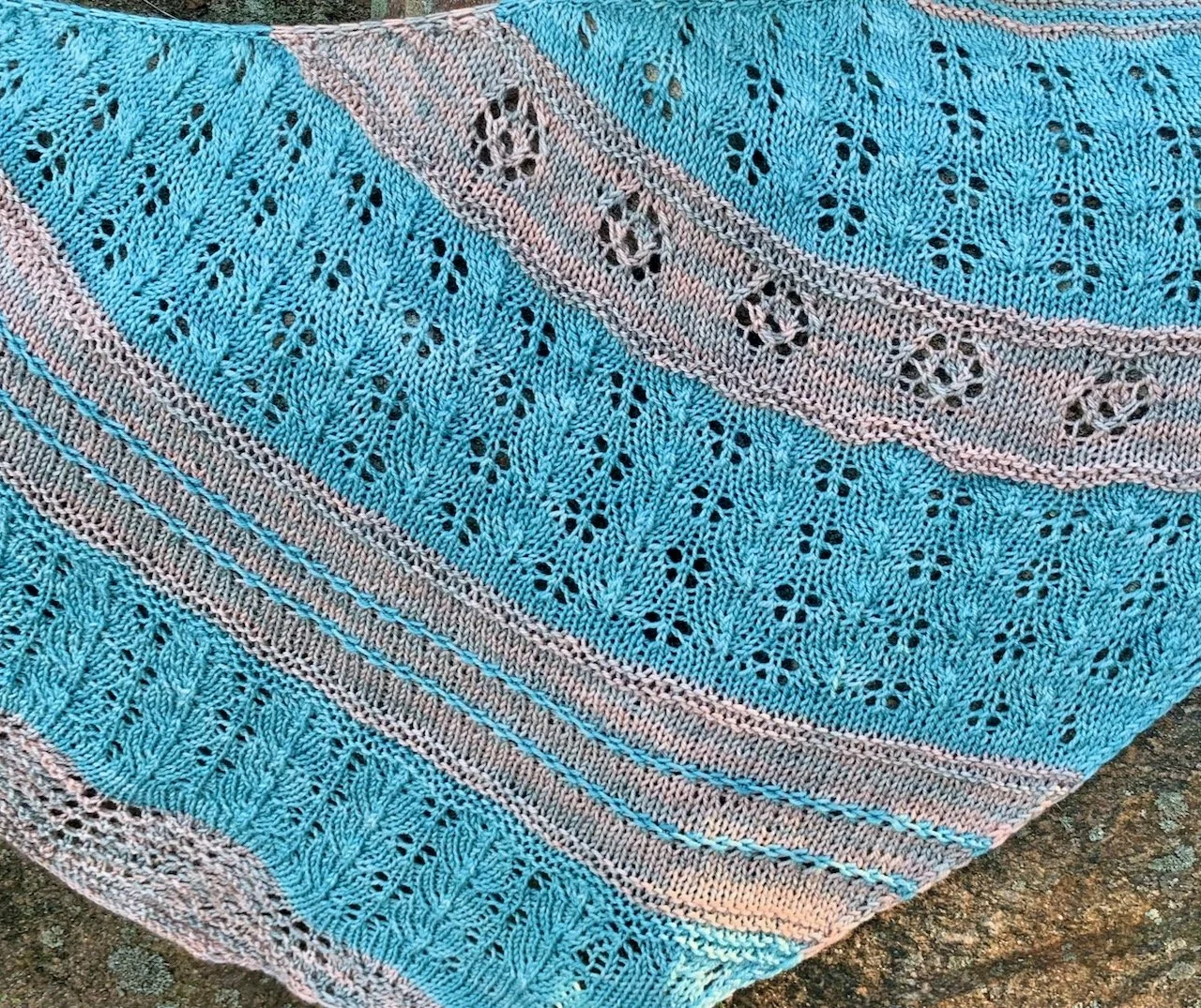 An easy beginner DK-weight shawl knitting pattern with a beach theme ...