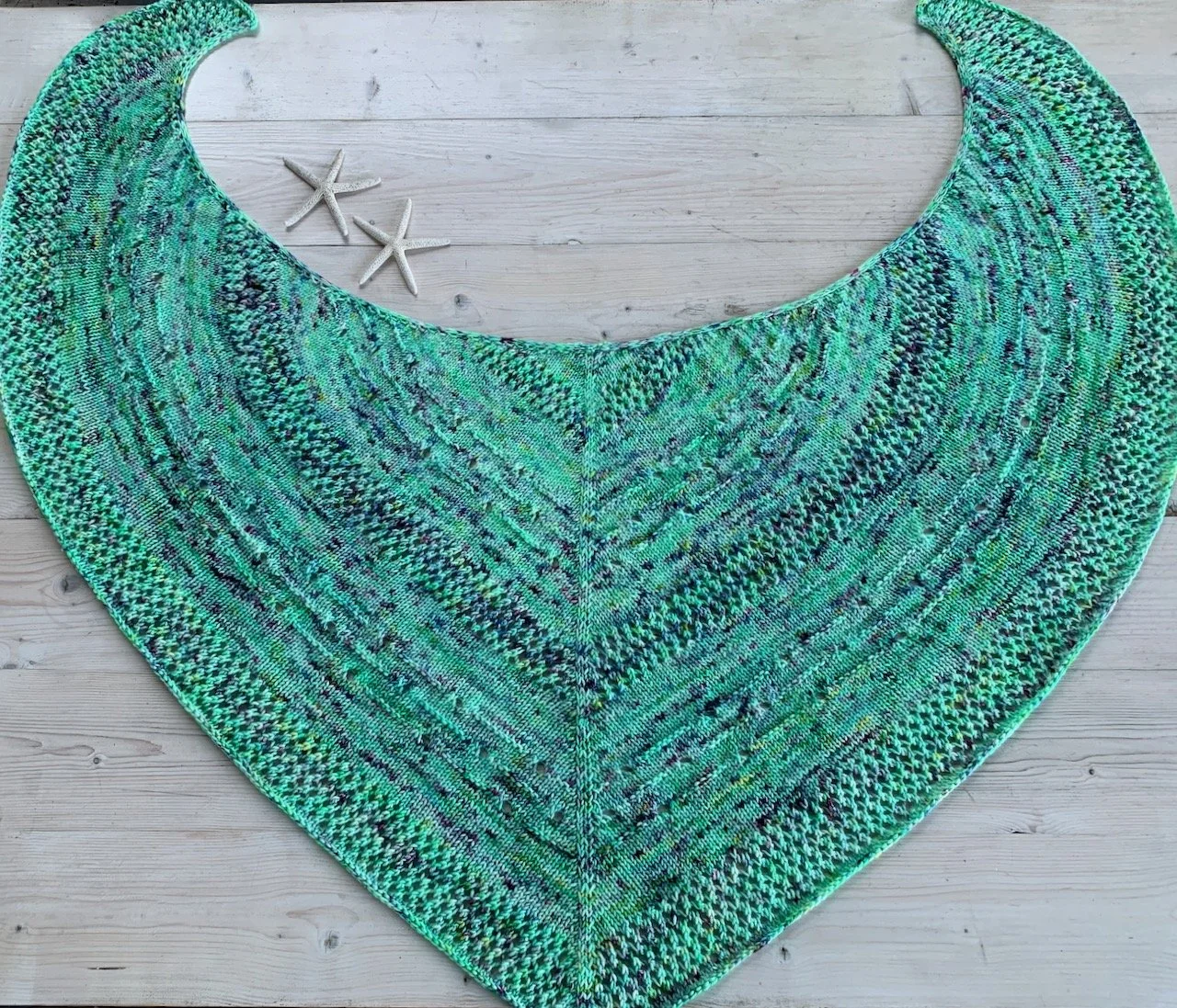An easy beginner DK-weight shawl knitting pattern with a beach theme ...