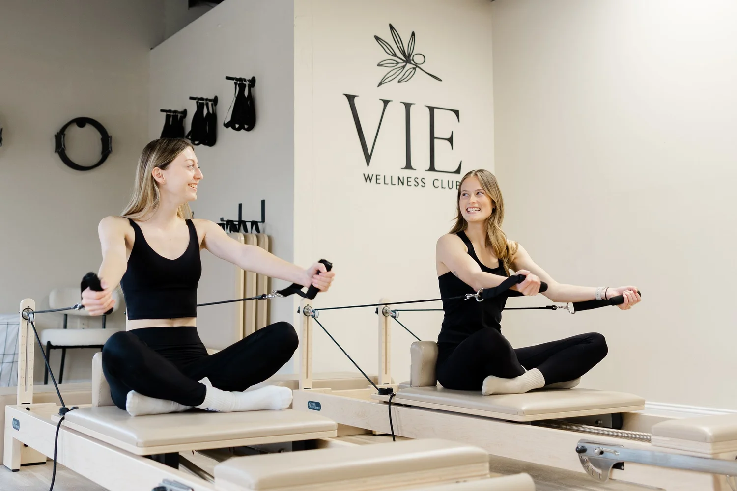 What Is Reformer Pilates? A Beginner’s Guide to Gentle Strength — Vie ...