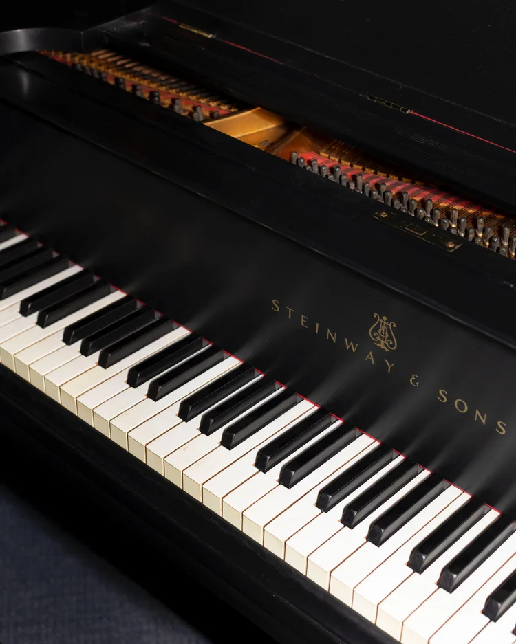 Louise's Piano Bar – Reserve Today