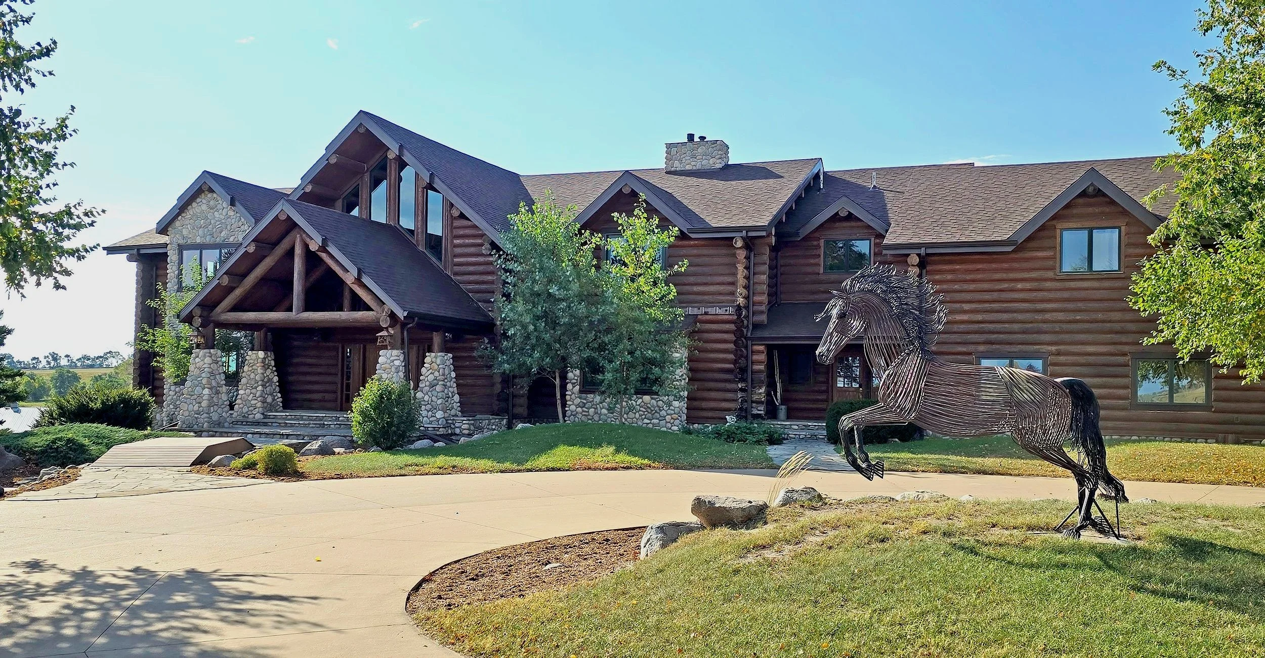 Lodge for Hunters in South Dakota — The Diamond Mustang Lodge