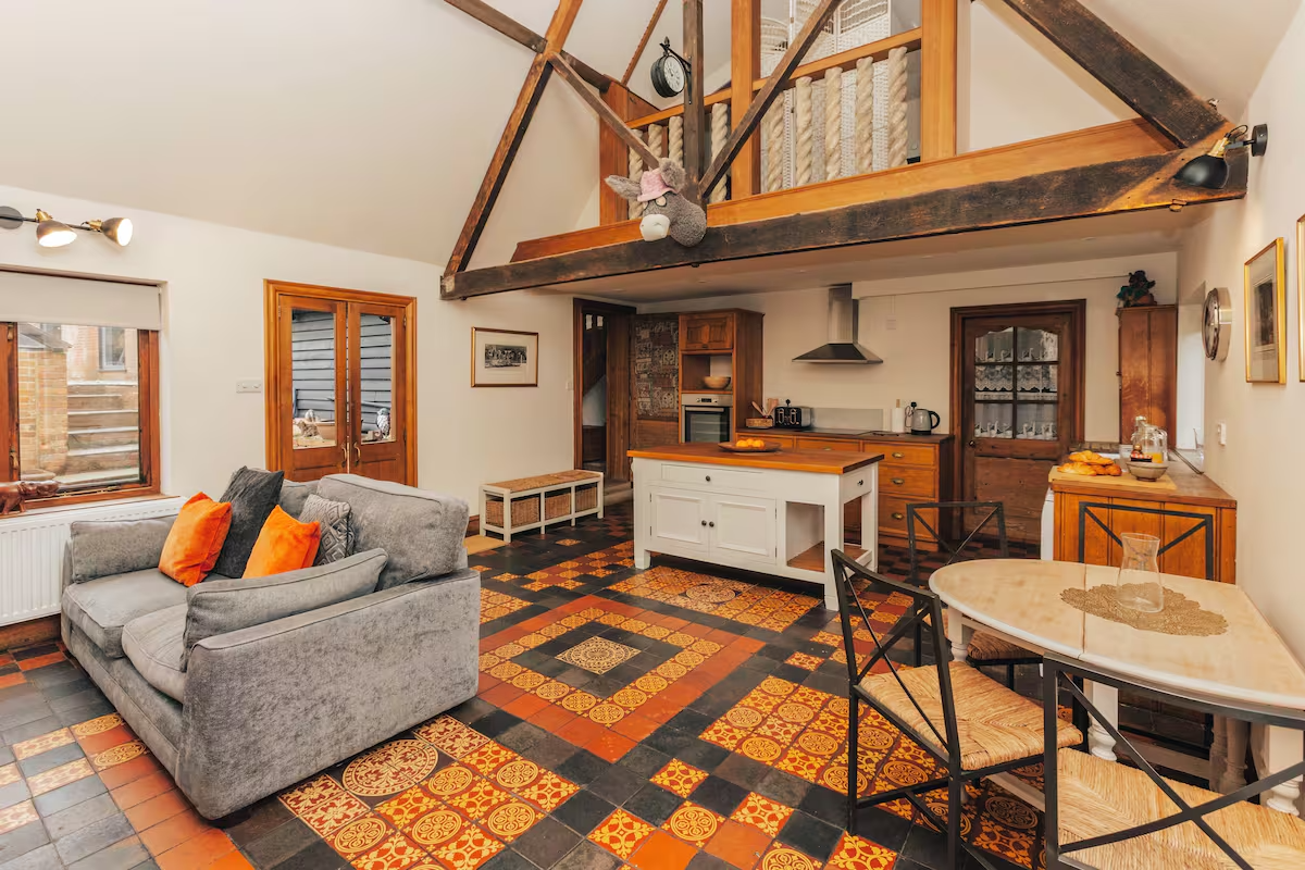 Aston Pottery | Book Your Pottery Experience Today