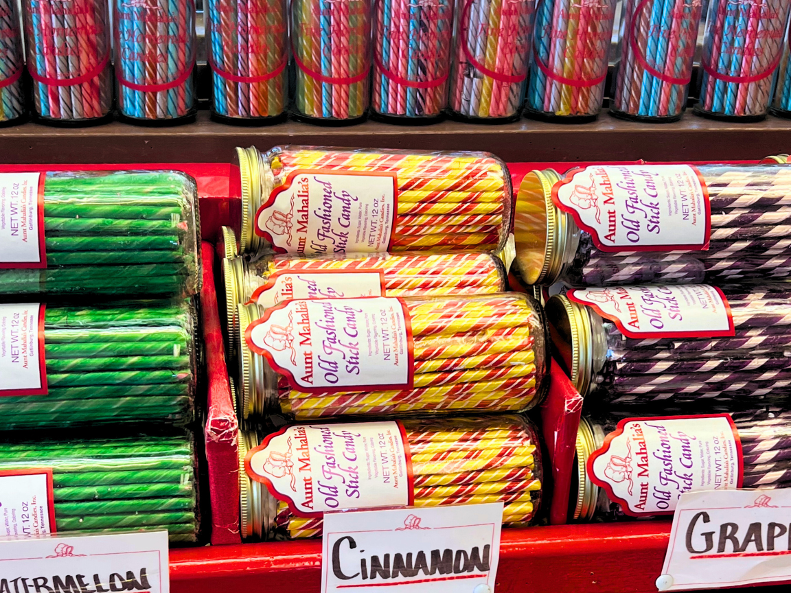 Aunt Mahalia's Homemade Candies Since 1939 - Downtown Gatlinburg