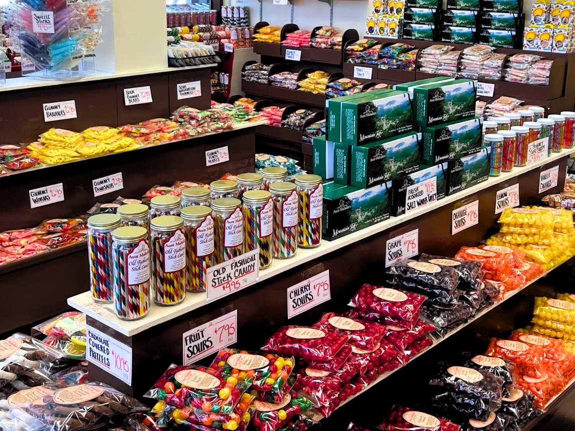 Aunt Mahalia's Homemade Candies Since 1939 - Downtown Gatlinburg