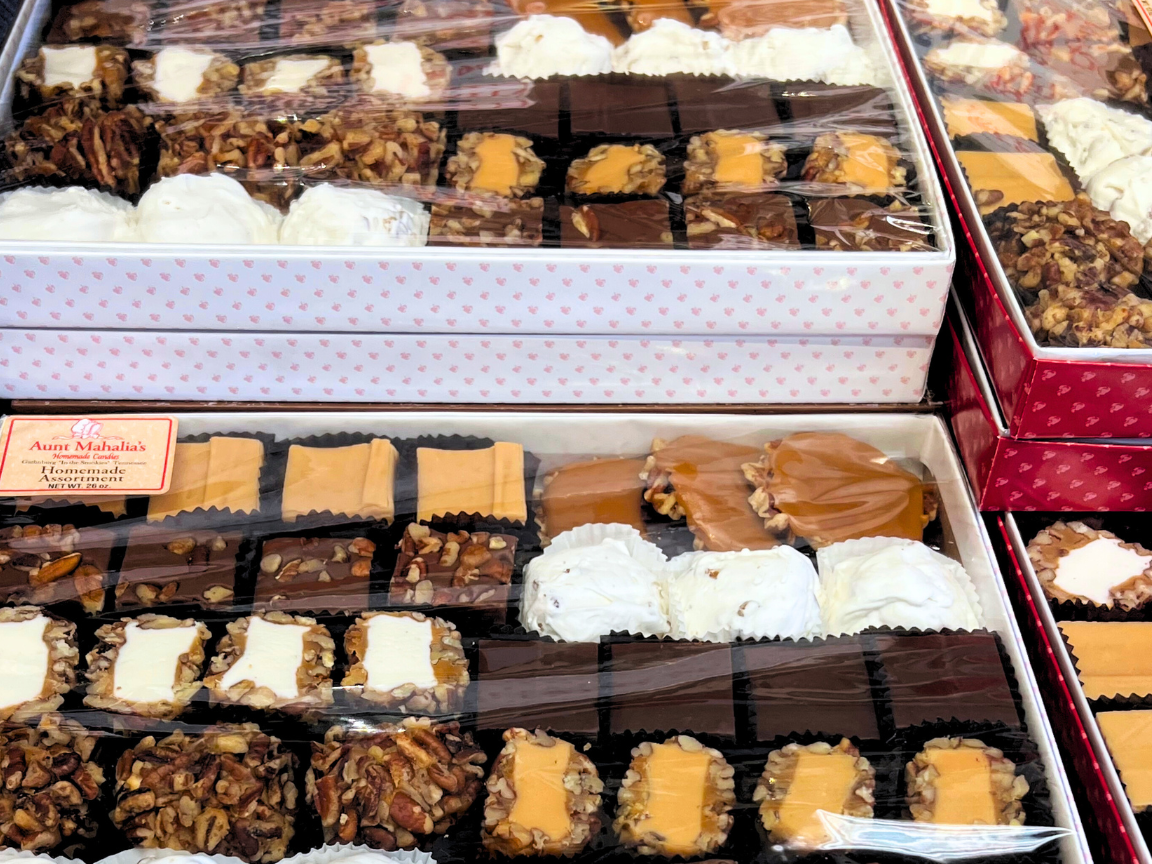 Aunt Mahalia's Homemade Candies Since 1939 - Downtown Gatlinburg