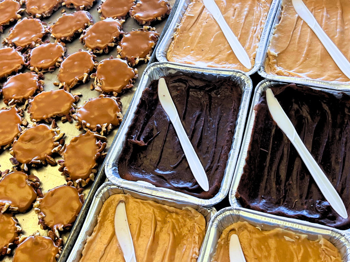 Aunt Mahalia's Homemade Candies Since 1939 - Downtown Gatlinburg
