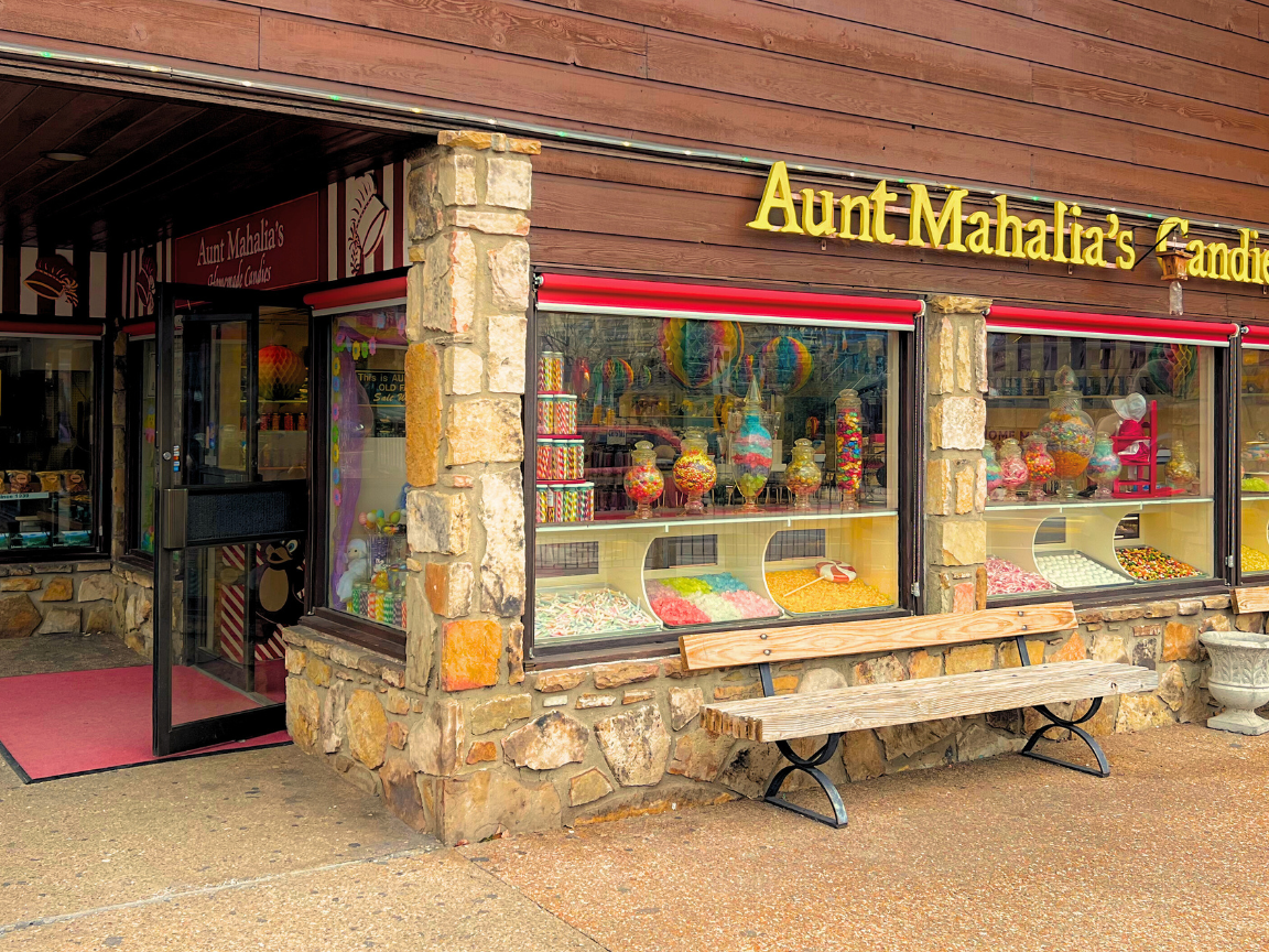 Aunt Mahalia's Homemade Candies Since 1939 - Downtown Gatlinburg