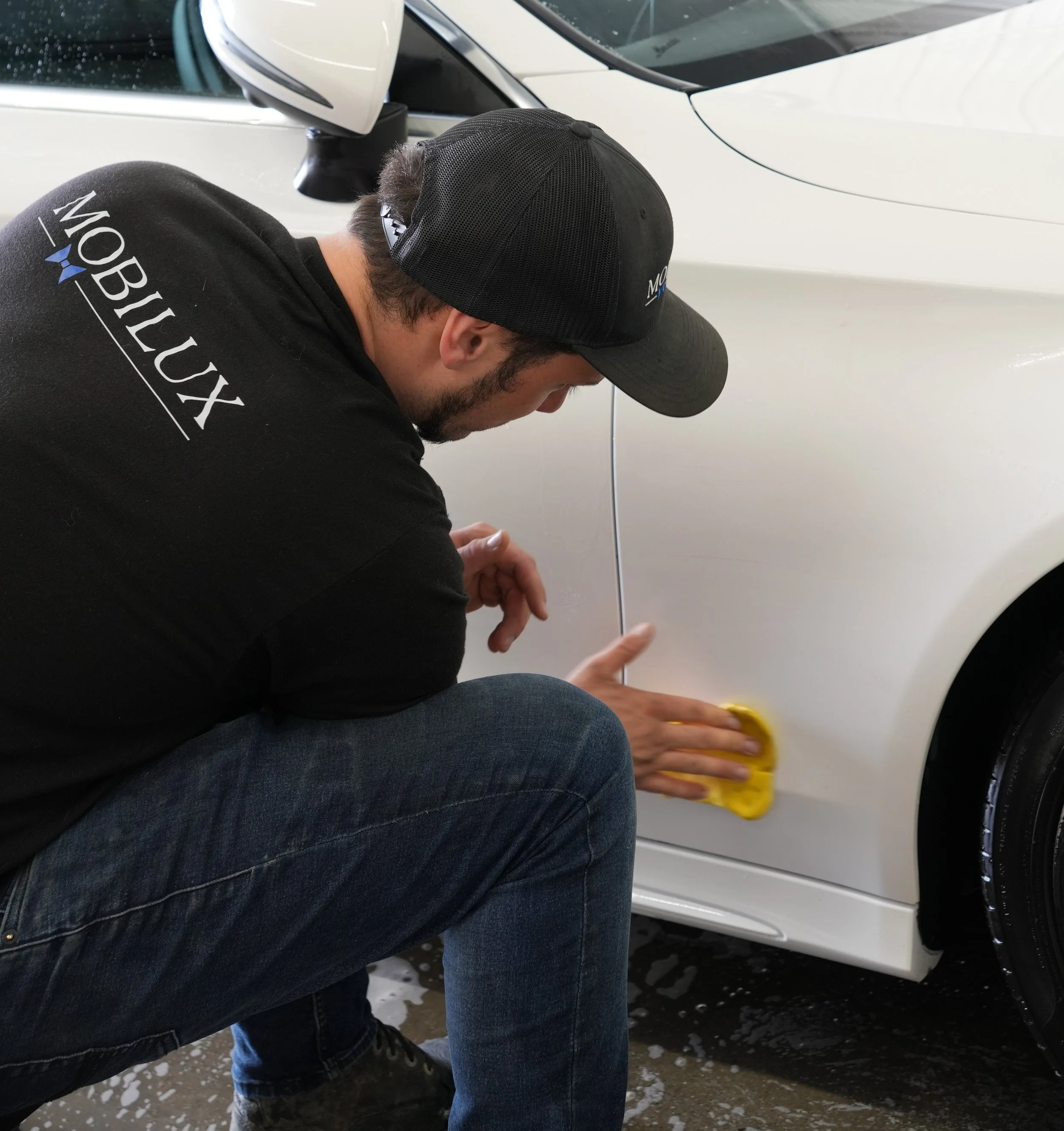 MOBILUX INC.