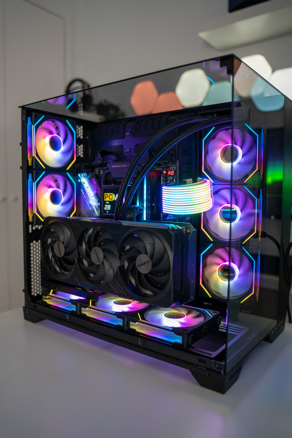 Lian Li 011 Vision Compact and O11 Vision, the PCMR collaboration cases ...
