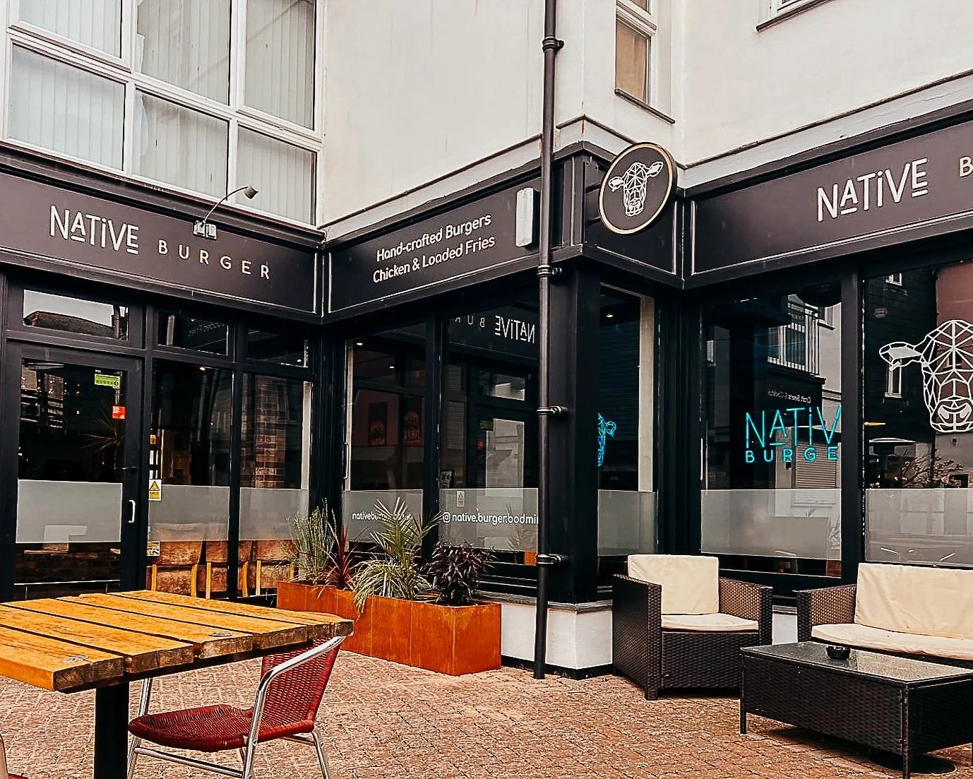 SAY HI — Native Burger