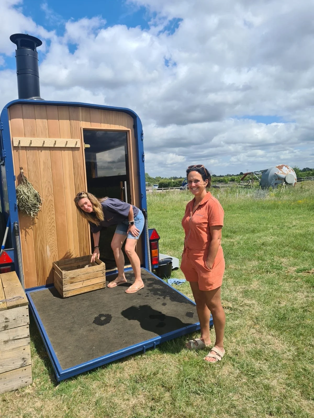 Outdoor sauna and cold plunge Buckinghamshire and Oxfordshire l Happi Sauna