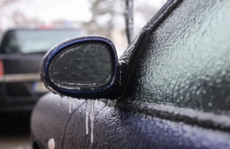 How to Drive Safely in Freezing Rain — Onlia Insurance