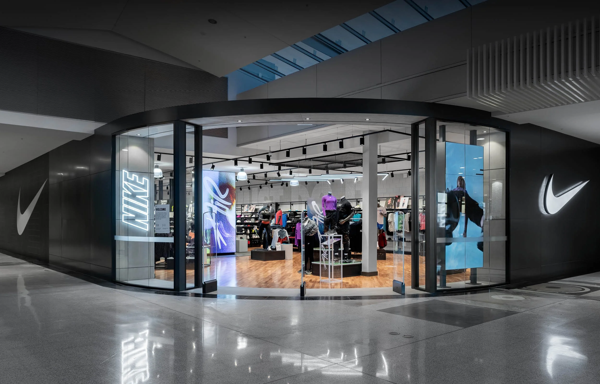 NIKE & RETAILORS — RETAILORS