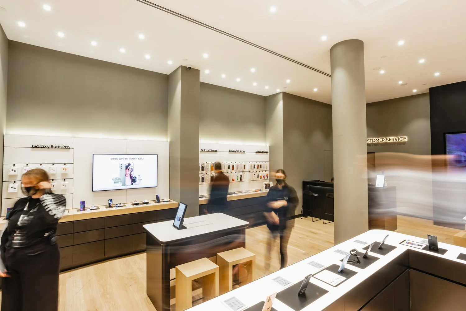 SAMSUNG & RETAILORS — RETAILORS