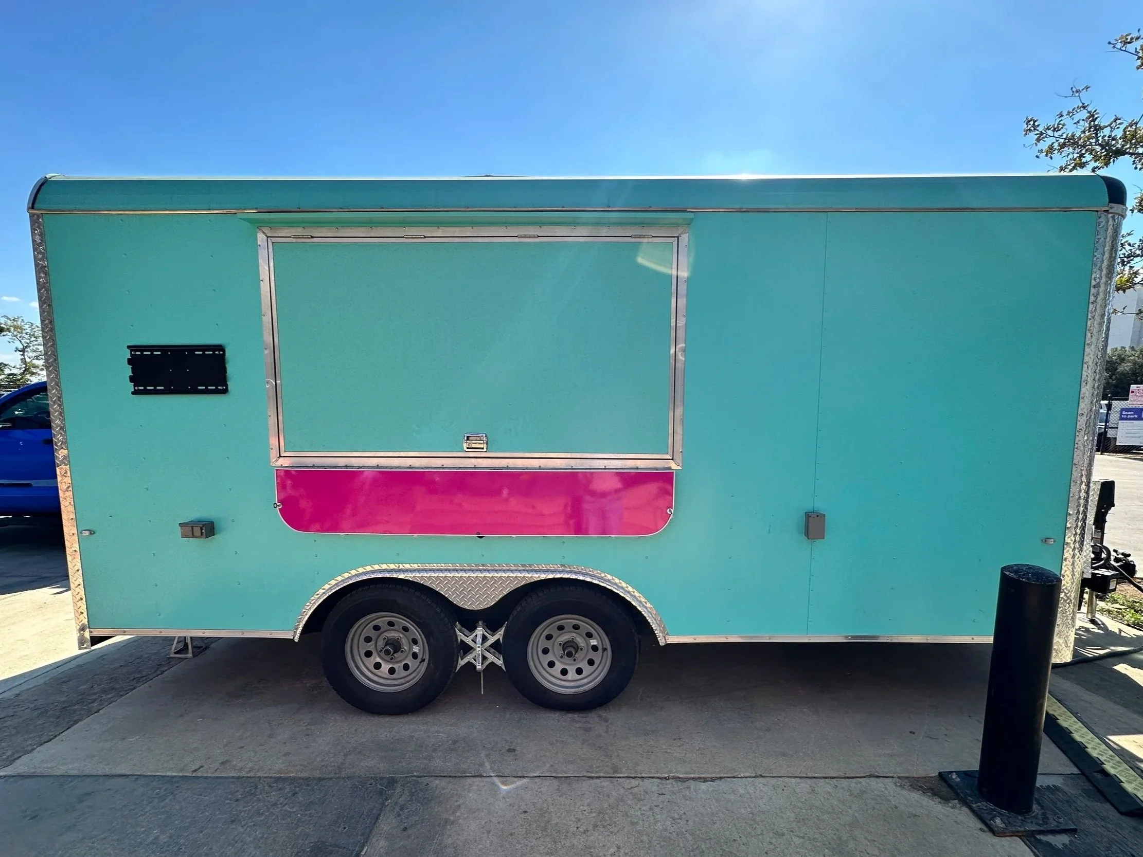 About 1 — Sweet Treets Bakery