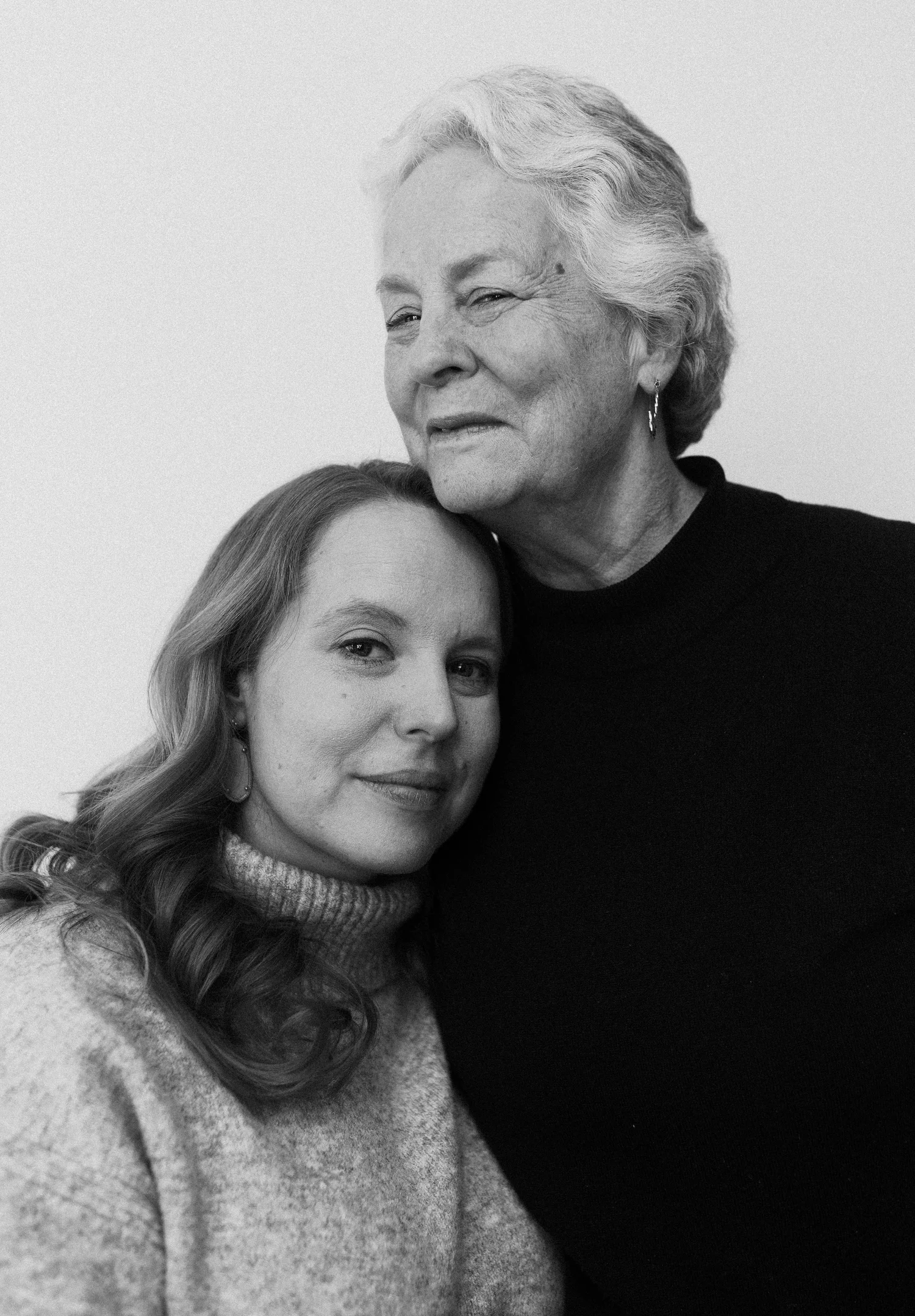 Mother-Daughter Portraits: Intimate Connections Through Photography ...