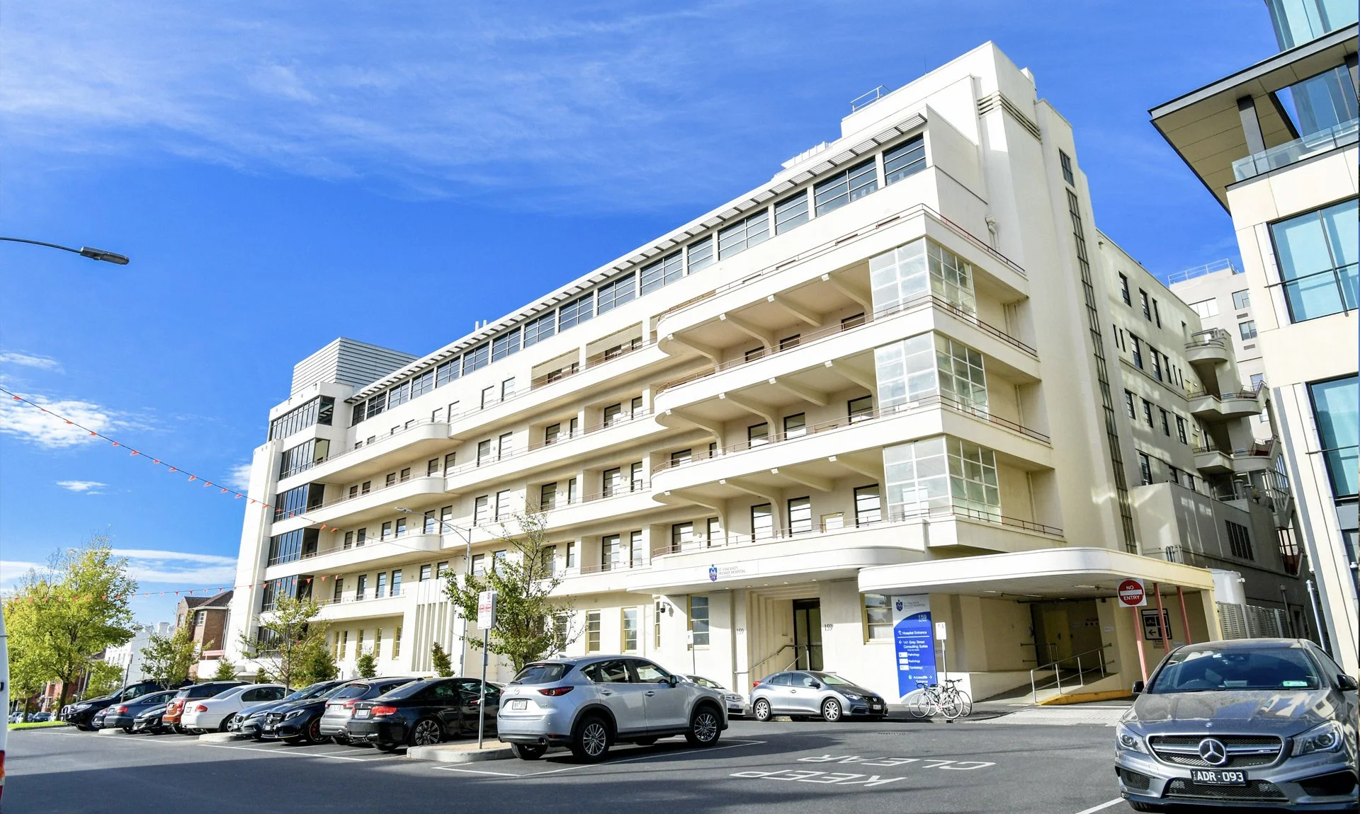 Reconstructive Orthopaedics Melbourne | A/Prof. Lukas Ernstbrunner