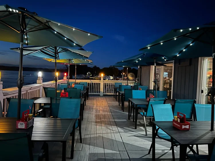 Boathouse Food & Deck