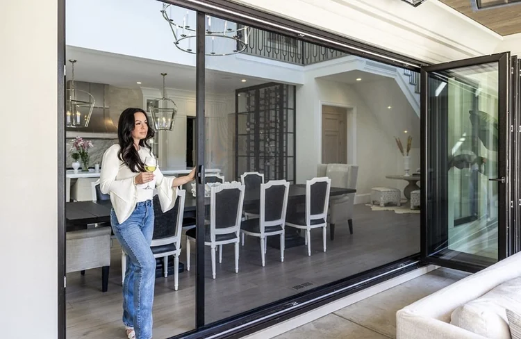 Retractable & Motorized Screens San Diego
