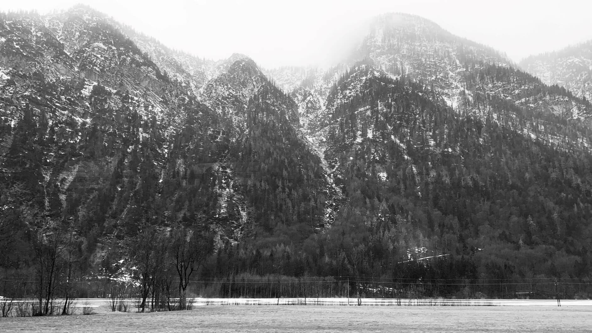 How to Achieve Balance in Smartphone Photography for Stunning ...