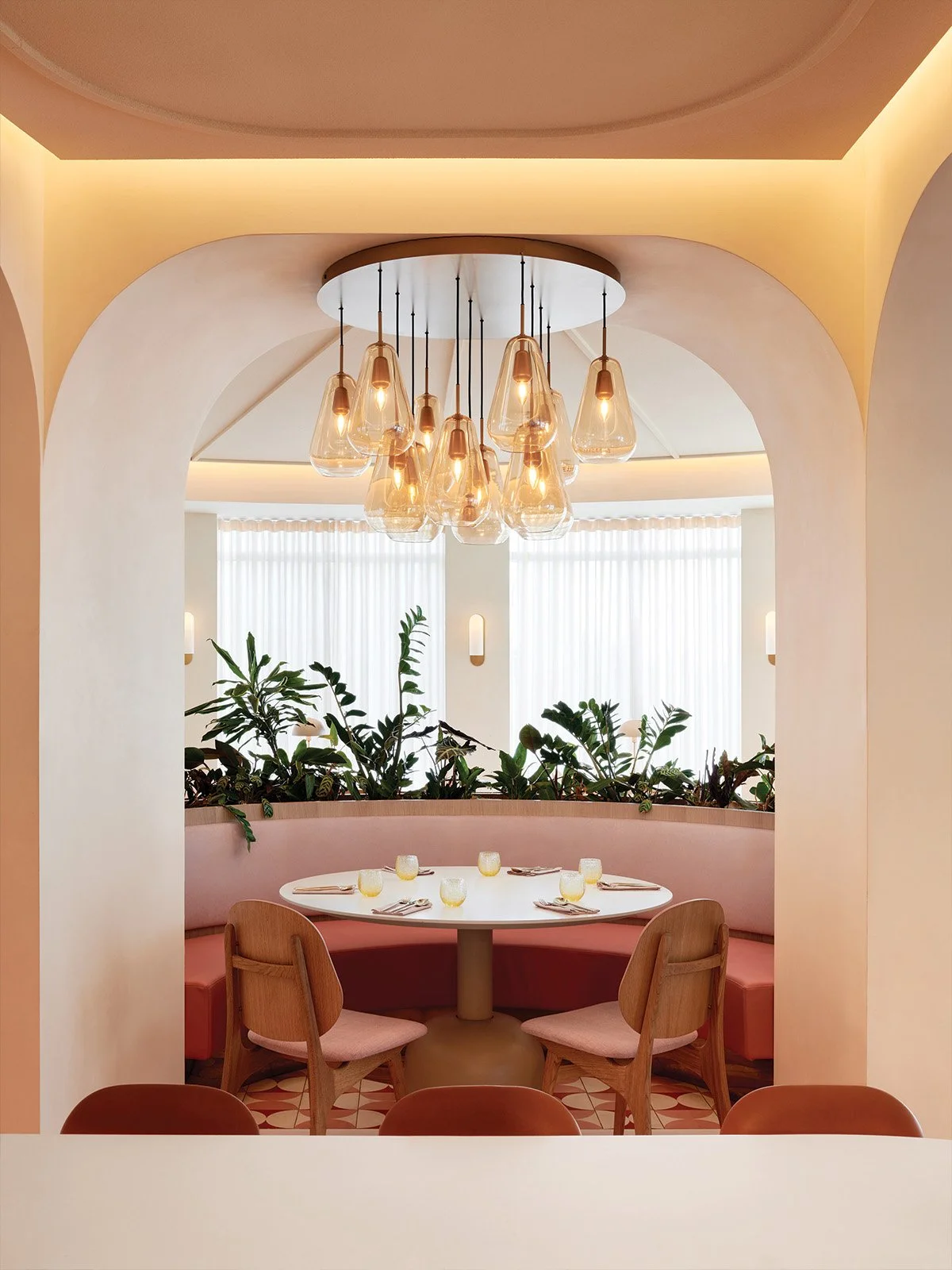 Anna Jóna : Restaurant, bar, cinema.