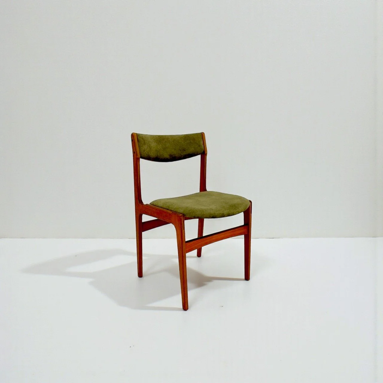 Set of 6 Teak Dining Chairs by Erik Buch — HOUSEWARMERS