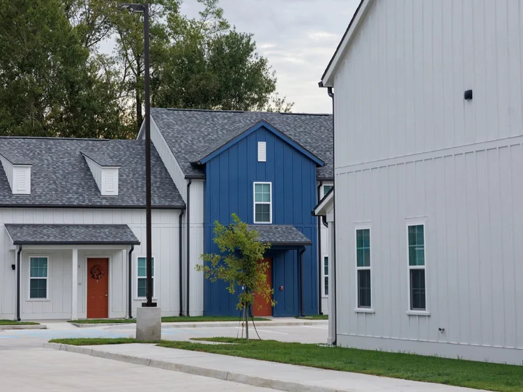 Parkway Commons - Moss Bluff, LA — Atrium Housing