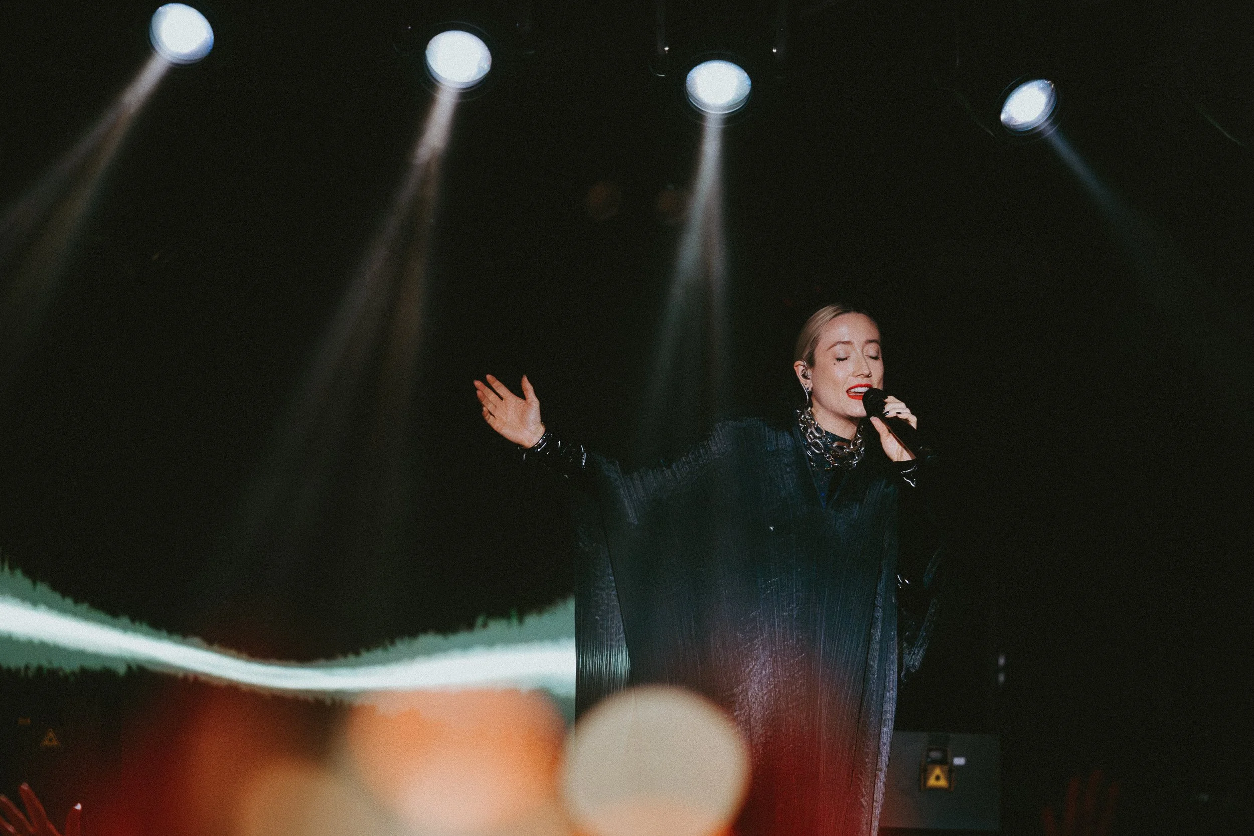 Hayla at 45 East – Portland, OR 12/12/25 Live Review & Interview ...