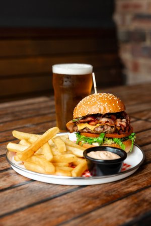 Best Pub & Restaurant with Sports Bar, Live Entertainment and Hotel ...