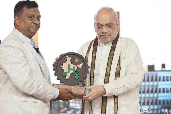 Indian Home Minister applauds pioneering green hydrogen work at Greenzo ...