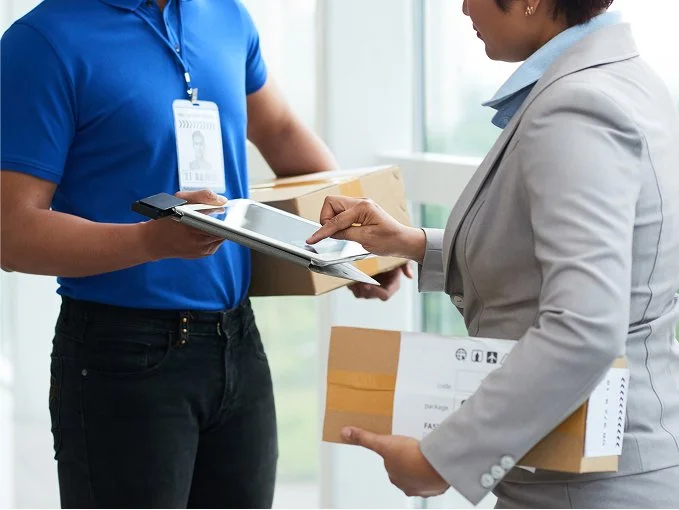 Parcel Management Software for Workplaces | Custr