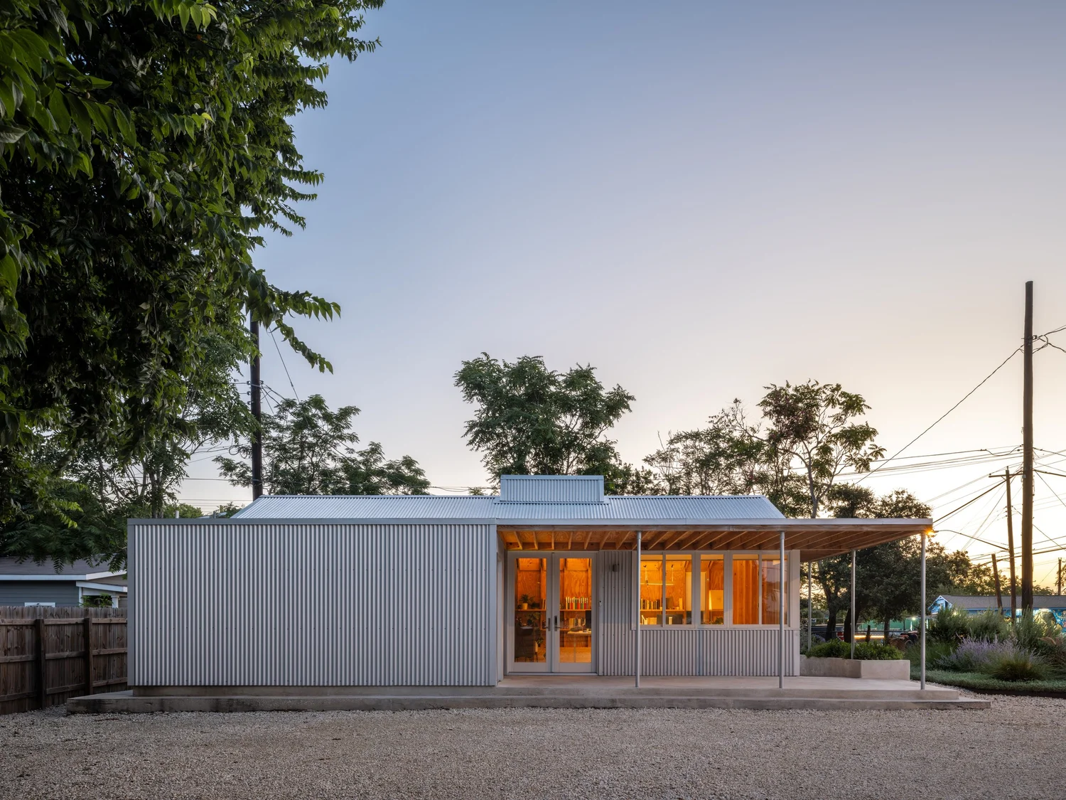 Architect's Studio in Austin: Embracing Constraints Through Transparent ...