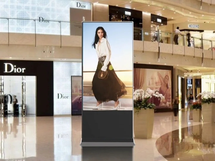 Monetize Common Areas with Shopping Mall Digital Screens — Life Space ...