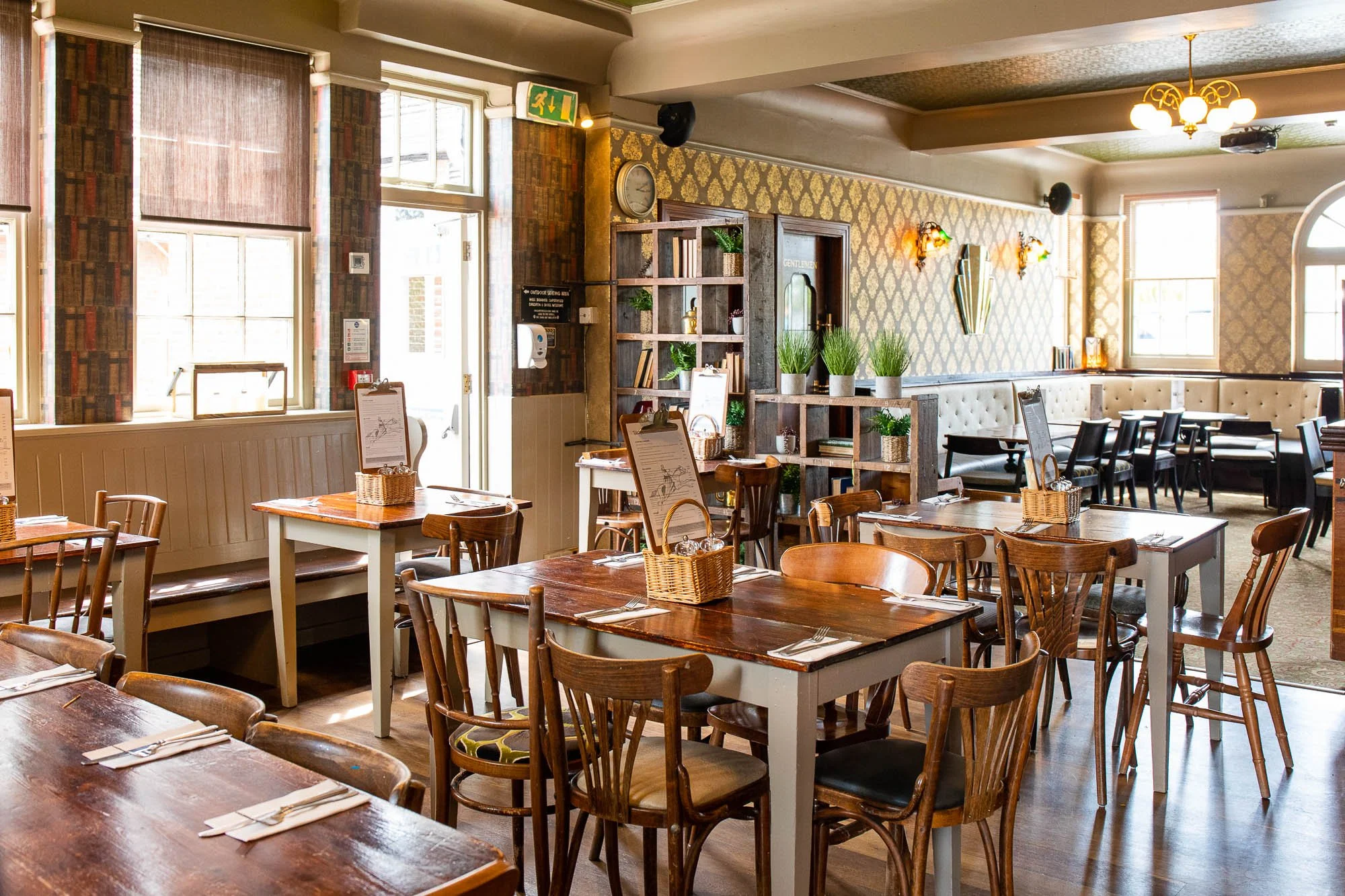 DINING — Ladies Mile Pub, Brighton