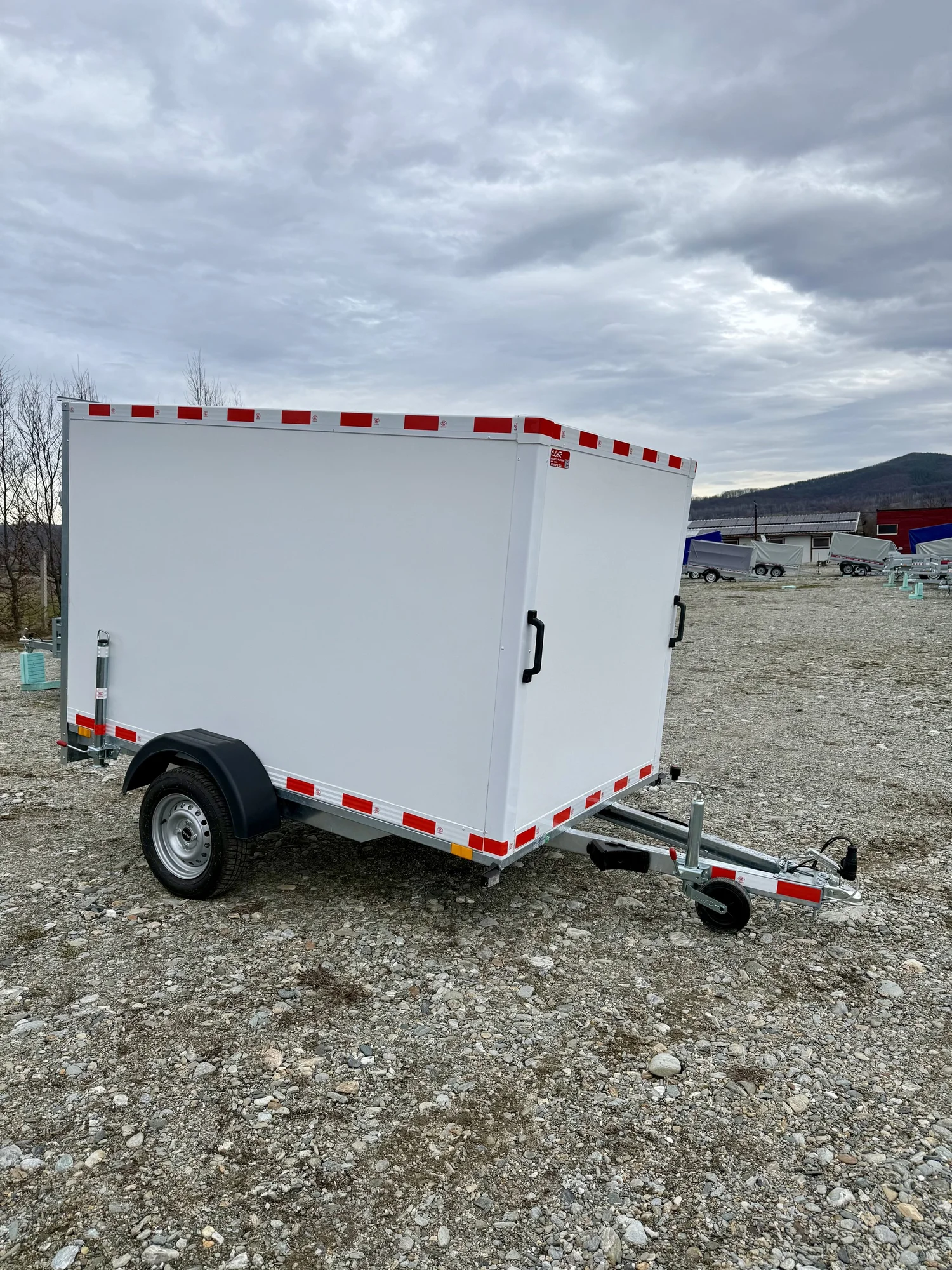 Remorci 750 kg tractabile cu categoria B. Remorci noi / Remorci auto ...
