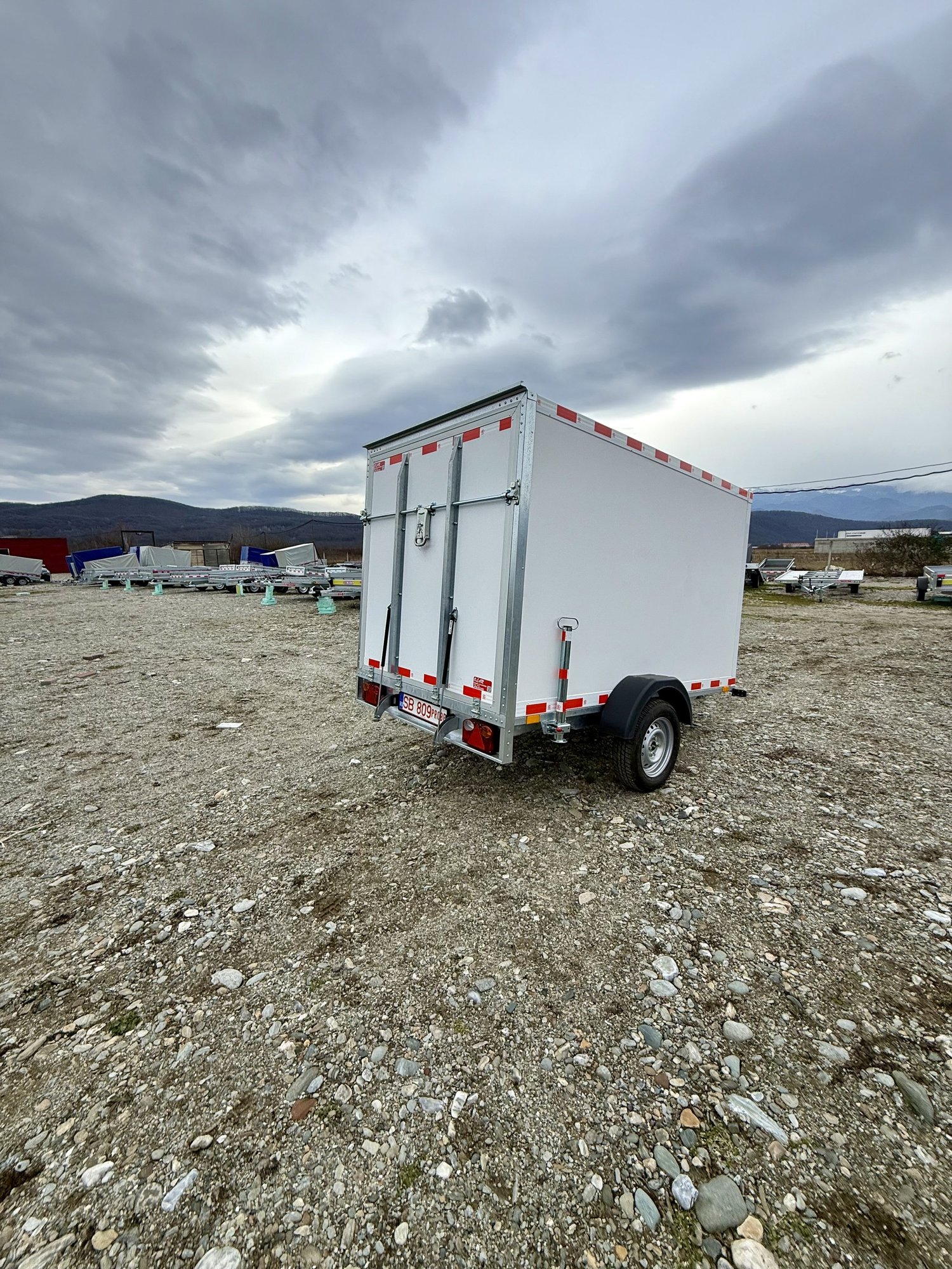 Remorci 750 kg tractabile cu categoria B. Remorci noi / Remorci auto ...