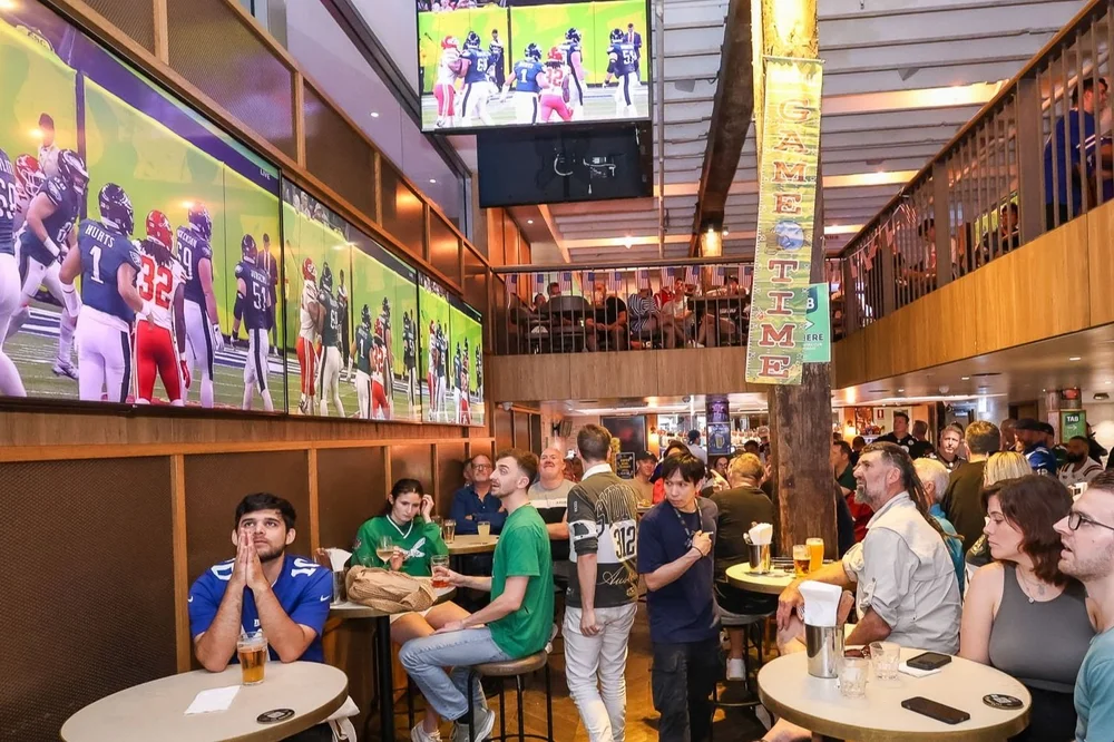 Sports Bar & Nightclub Sydney CBD | Weekly Live Entertainment | Cheers ...