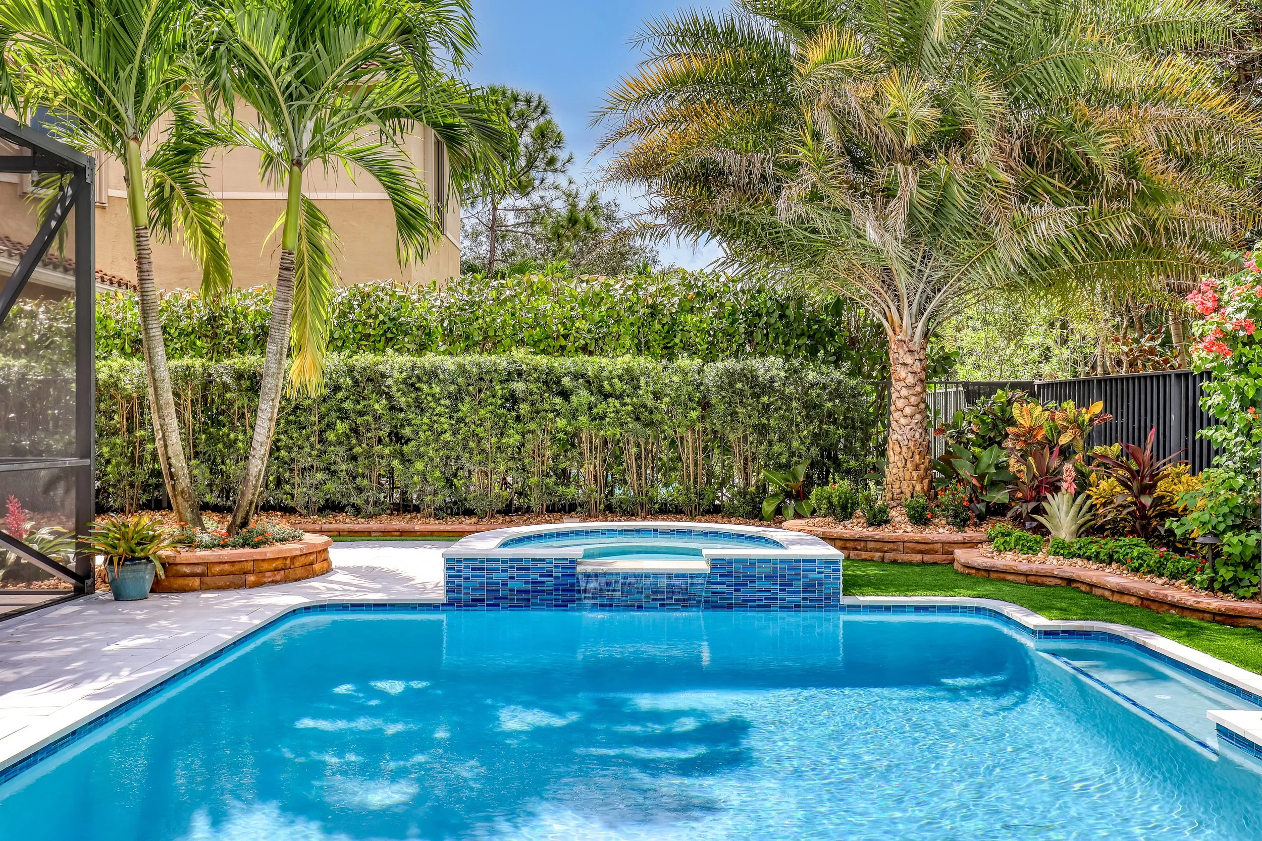 Hang 10 Pools | Build Your Dream Pool Today