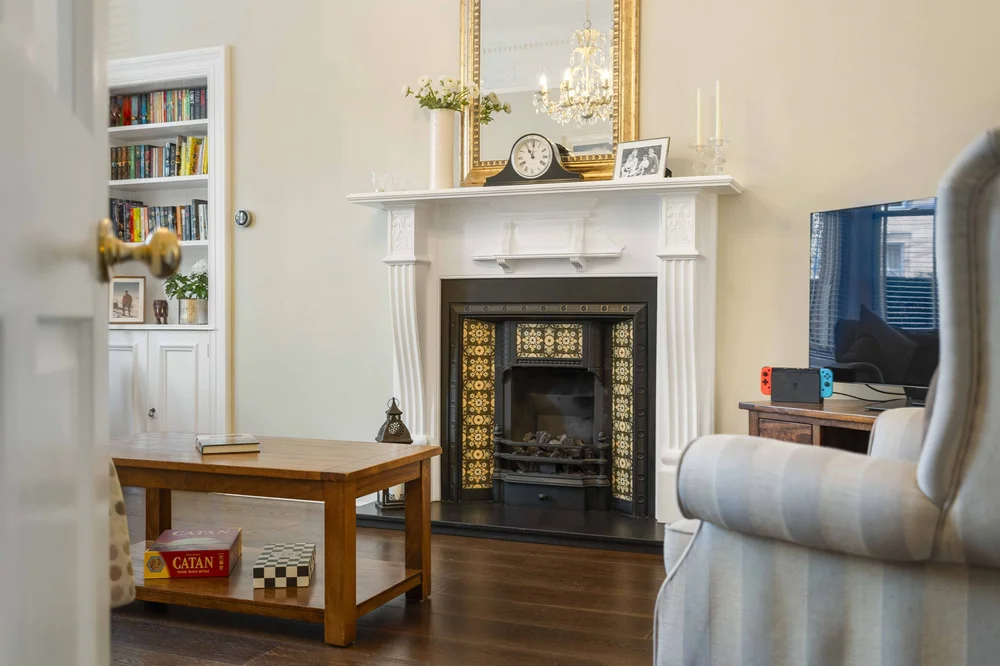 27 Falcon Gardens — Simpson & Marwick Brochures