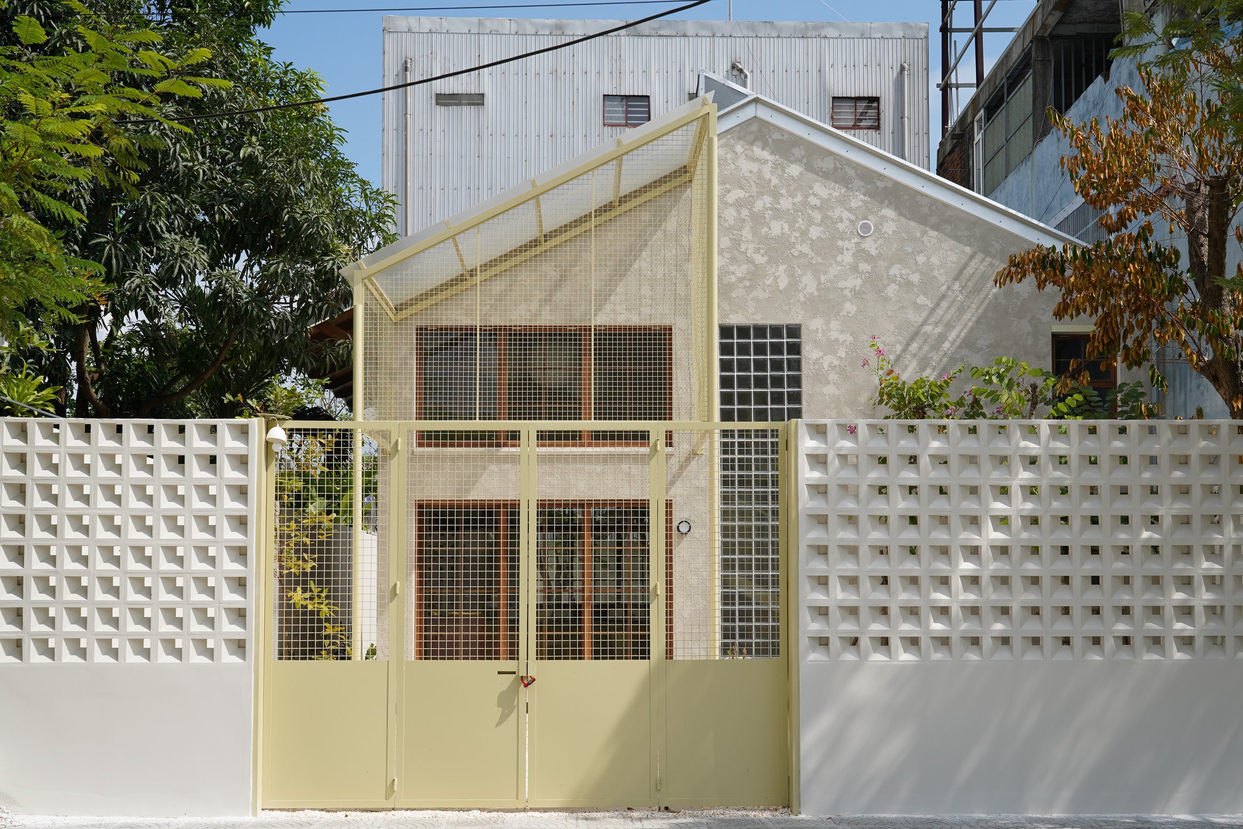 Live Out House — live out studio
