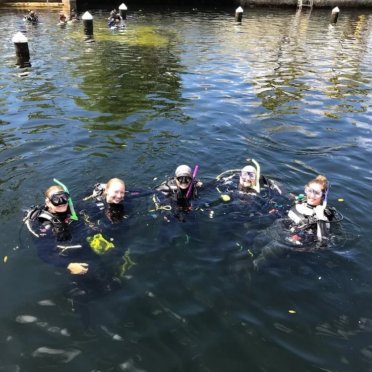 Dive Pros | Discover & Dive Today — MarineLab Undersea Park