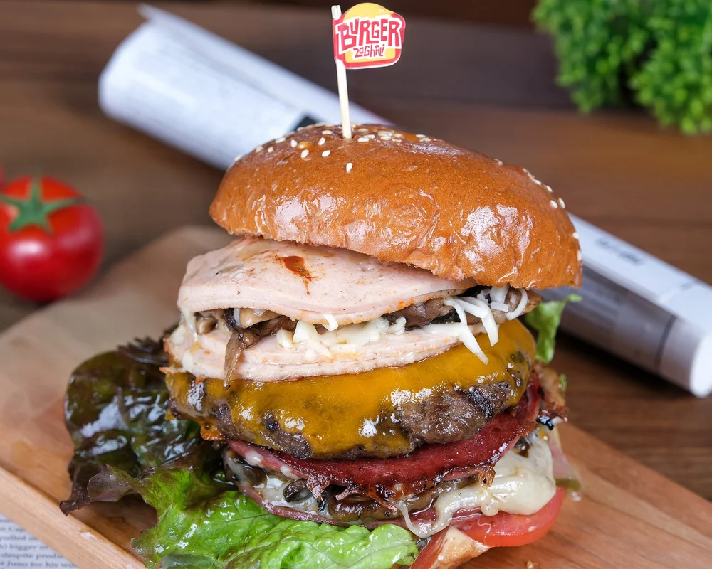 Burger Zoghali ! Juicy Burger in Downtown