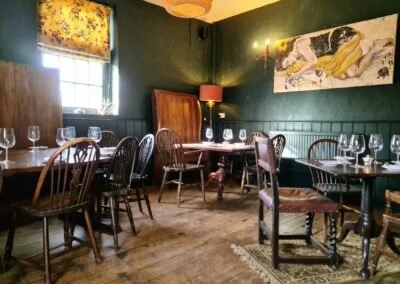 The Red Lion Castle Eaton | Experience River Thames Views – Book Now