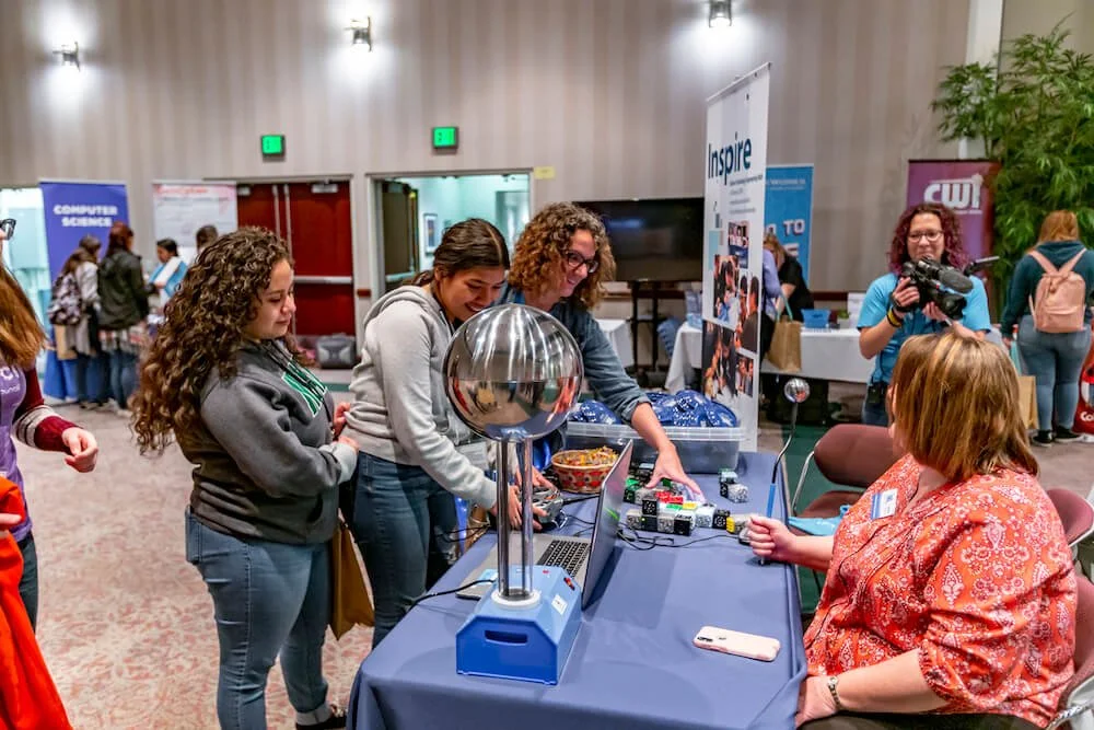 TechGirlz | STEM Programs for Middle School Girls — Women Innovators