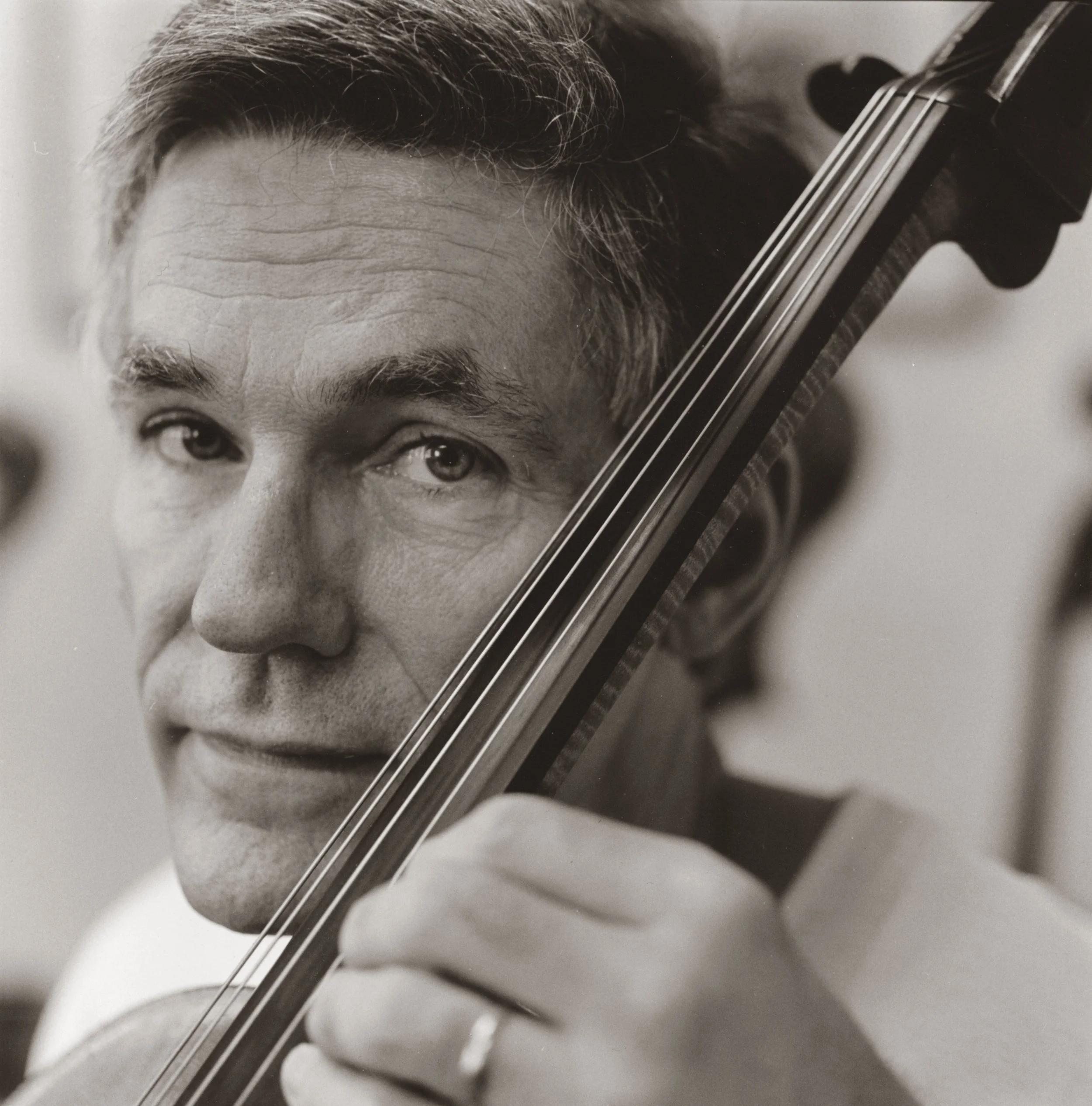About — Robert Cauer Violins