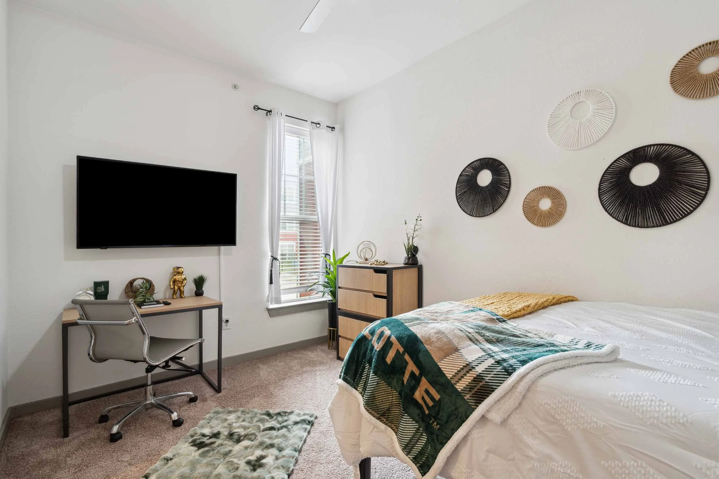 Furnished Apartments Near UNC Charlotte – The Drake