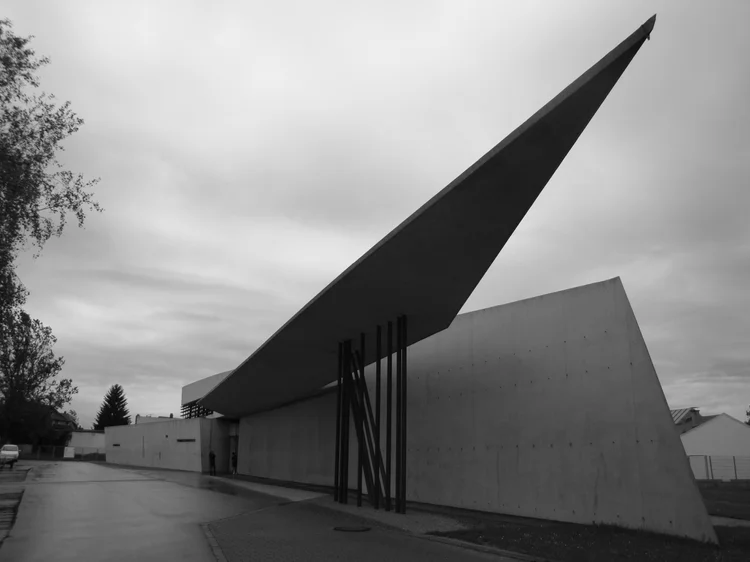 Rigid Failure: Zaha Hadid’s Fluid Geometry & Computational Design ...