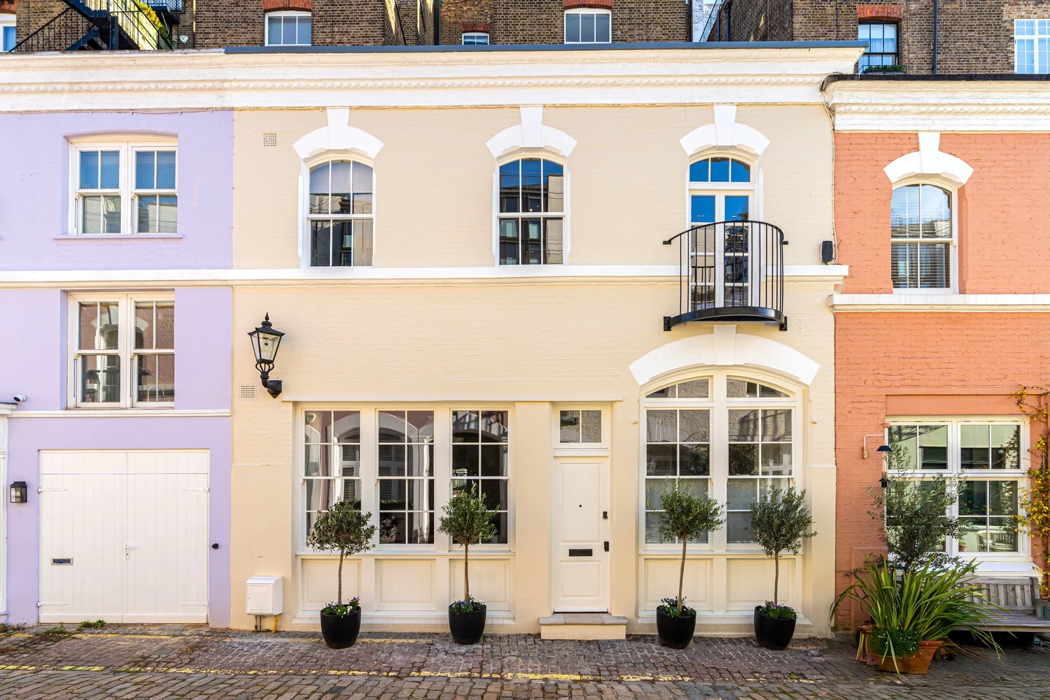 Ennismore Gardens Mews — Orene