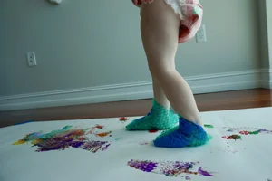 Bubble Wrap Feet Painting with Nicky's Hands and Feet | Mothercould