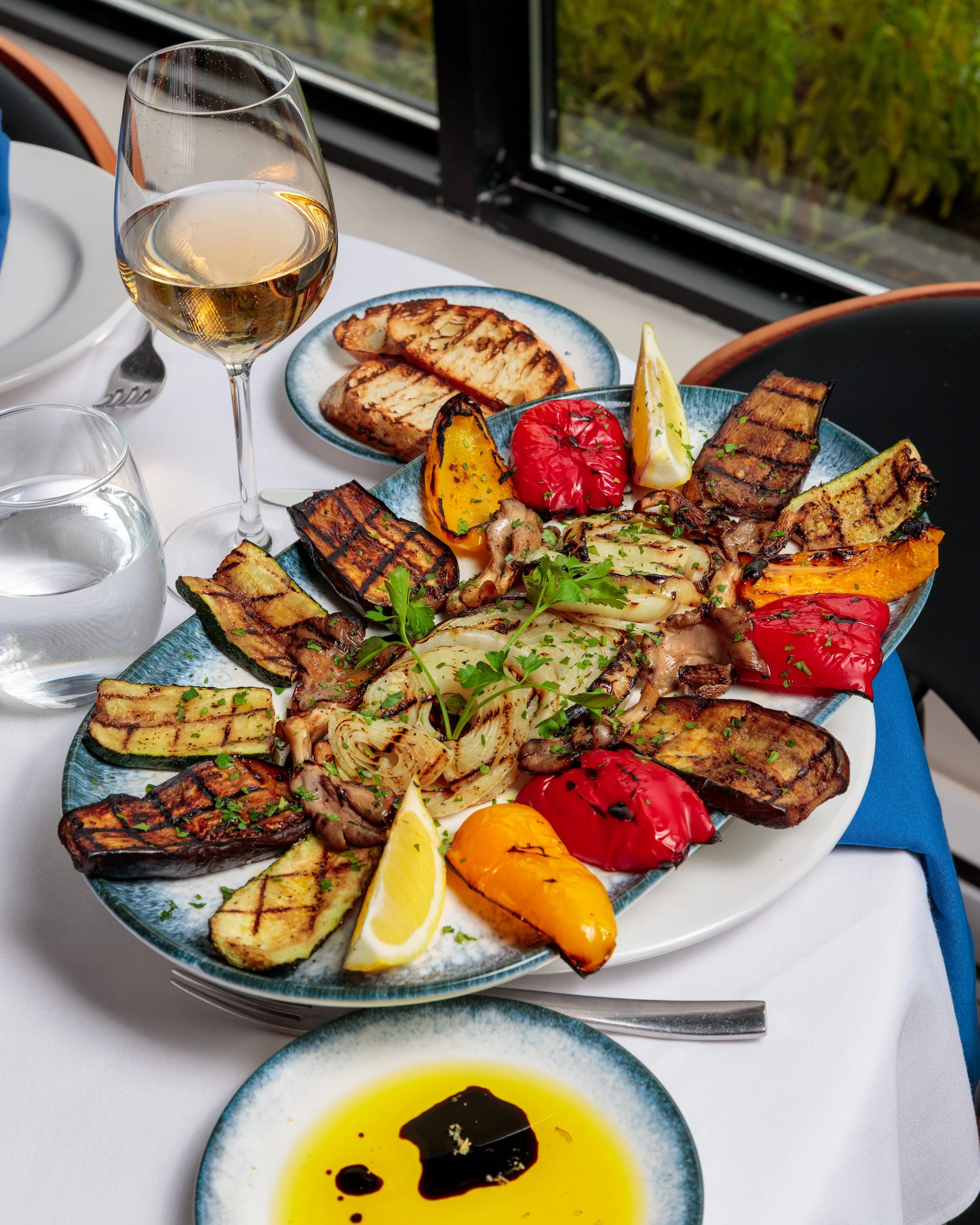 Lavraki | Modern Greek Cuisine in Sainte-Julie